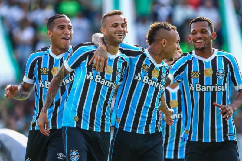 UM PÉ NA FINAL : Grêmio passa fácil pelo Avenida | Diário da Manhã