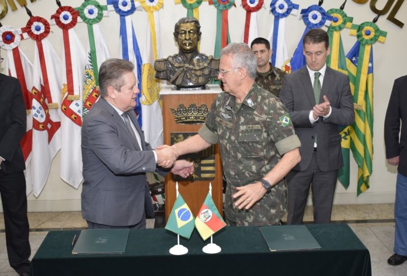 COMBATE AO CRIME : Brigada Militar recebe fuzis e munições do Exército ...