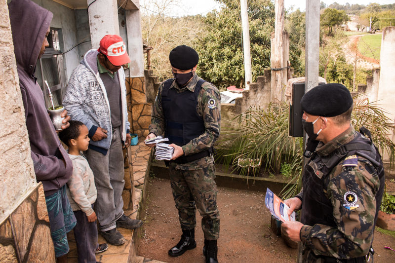 Guarda Municipal distribui máscaras na zona rural de Pelotas | Diário ...