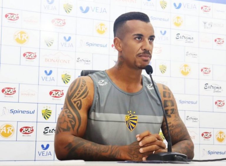 Zagueiro Léo Gaúcho apresentado no Pelotas: “Garra e empenho” | Diário ...